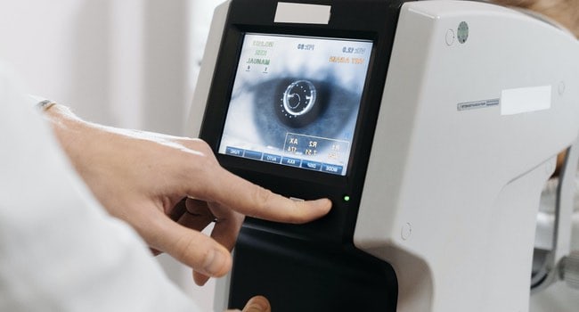 Why Do Opticians Take Photos of Your Eyes?